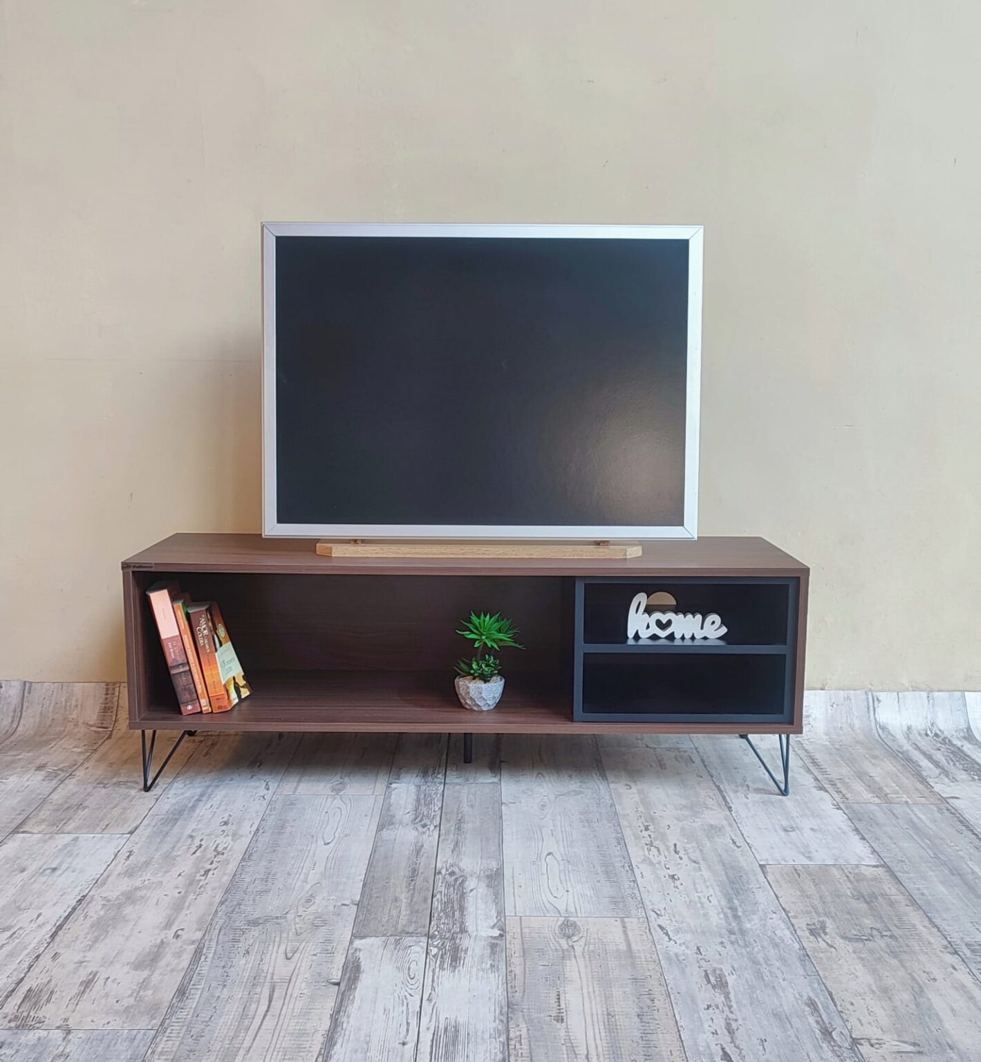 RACK MONTREAL – Almader